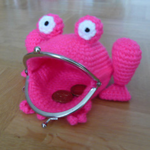 Ravelry: Frog Coin Purse pattern by Laura Sutcliffe