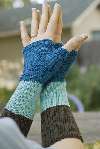 Ravelry: Minneapolis Mitts pattern by Virginia Sattler-Reimer