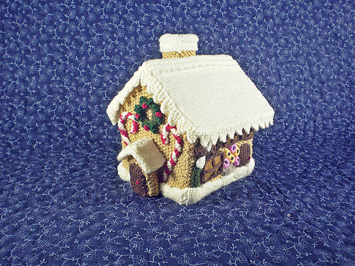 Ravelry: Gingerbread House 16, Snow Edging pattern by Frankie Brown