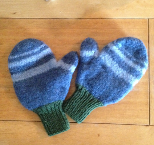 Ravelry: Snow Day Mittens pattern by Melissa Metzbower