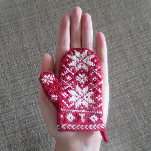 Ravelry: Mitten Garland Advent Calendar pattern by Kathy Lewinski