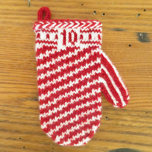 Ravelry: Mitten Garland Advent Calendar pattern by Kathy Lewinski