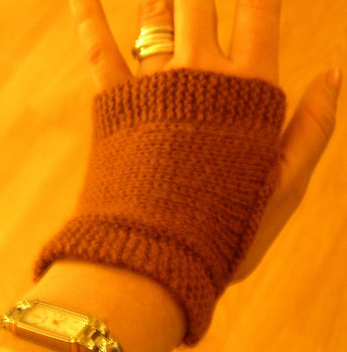 Ravelry: Muffatees pattern by A Lady