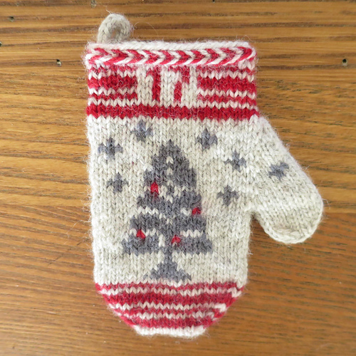 Ravelry: Mitten Garland Advent Calendar pattern by Kathy Lewinski