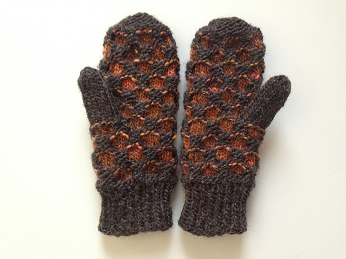Ravelry: Chunky Newfoundland Mittens pattern by Carol Wingrove