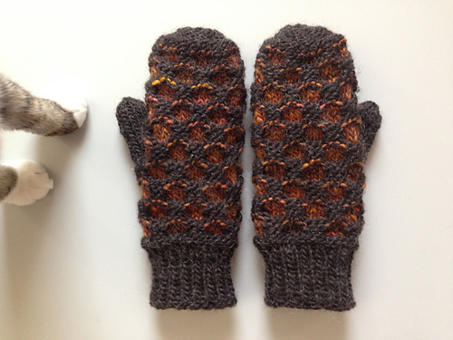 Ravelry: Chunky Newfoundland Mittens pattern by Carol Wingrove