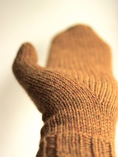 Ravelry: Sydänmaa Mittens pattern by Hanna Leväniemi