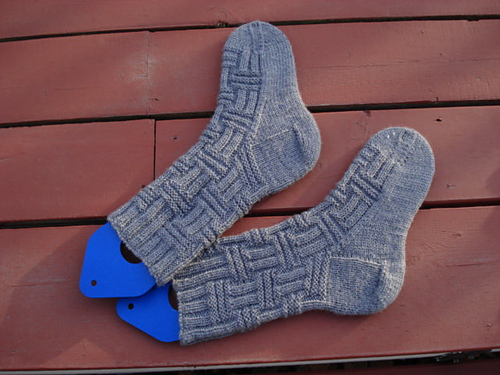 Ravelry: 108-38 Socks with textured pattern pattern by DROPS design