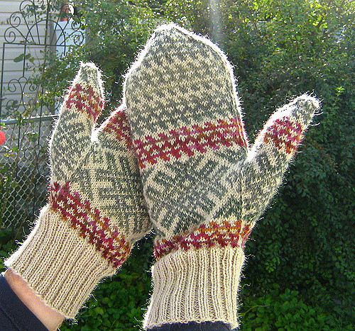 Ravelry: Komi Mittens pattern by Charlene Schurch