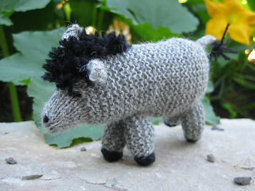 Ravelry: The Knitted Farmyard pattern by Hannelore Wernhard