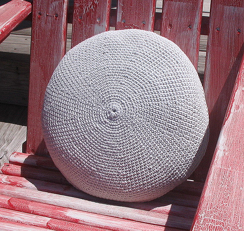 Ravelry: Round Cushion pattern by Erika Knight