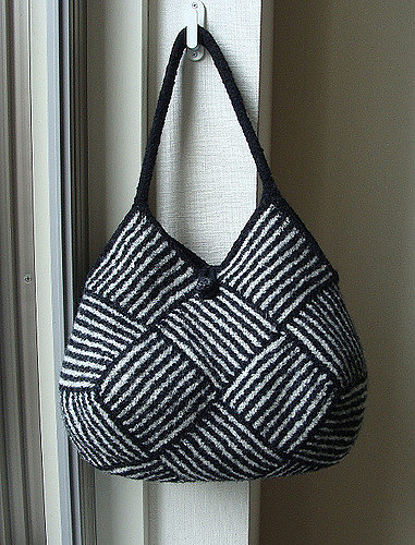 Ravelry: Garter Stripe Square Bag pattern by Ishi-knit