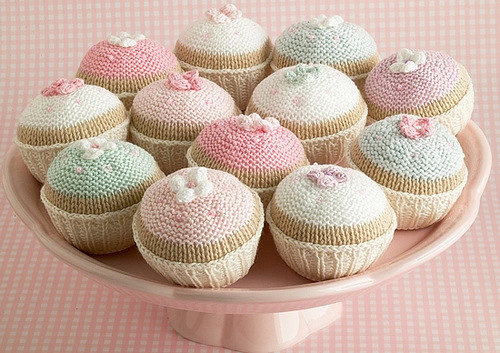 Ravelry: knitted cupcake pattern by Julie Williams
