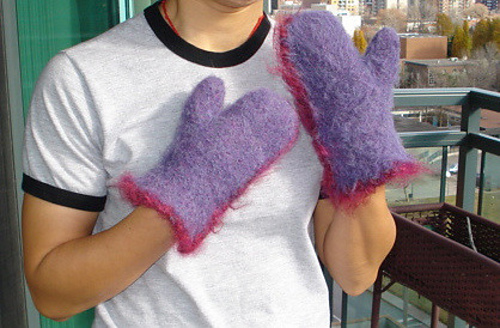 Ravelry: 109-22 Felted mittens with crochet border pattern by DROPS design
