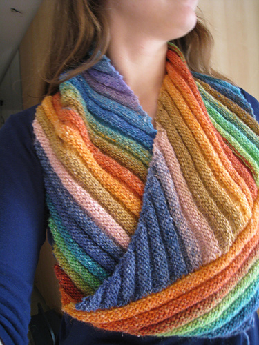 Ravelry: Rainbow Moebius pattern by Manuèle Ducret