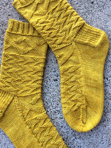 Ravelry: Ravenna Socks pattern by verybusymonkey