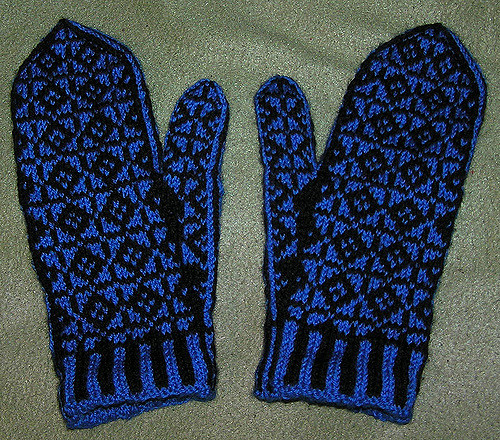 Ravelry: Cornflower Mittens pattern by Merike Linnamägi