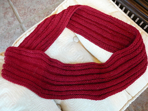 Ravelry: Simple Ribby Moebius Scarf pattern by Helen Whatley