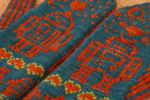 Ravelry: Love Bytes (Robot Mittens) pattern by Grace Schnebly