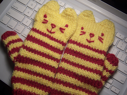 Ravelry: Kitten Mittens pattern by Alyssa Lynough