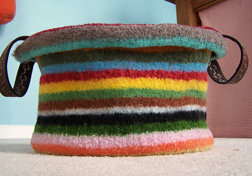 Ravelry: Felted Basket - Bucket pattern by Jennifer Pace, Pipp's Purses