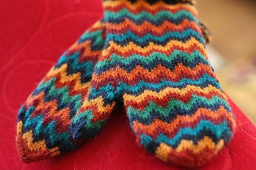 Ravelry: Chevron Love Mittens pattern by Julia Vesper