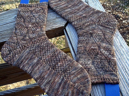 Ravelry: Pomme de pin socks pattern by Stefanina