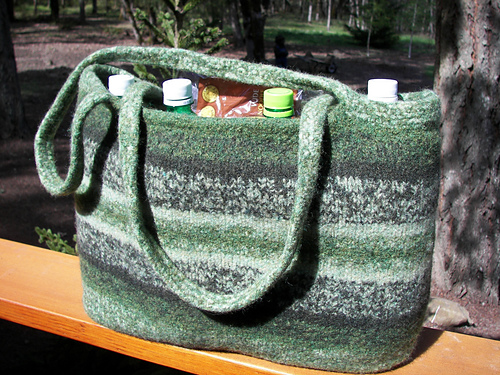 Ravelry: Go Green Shopping Bag pattern by Kristi Holaas