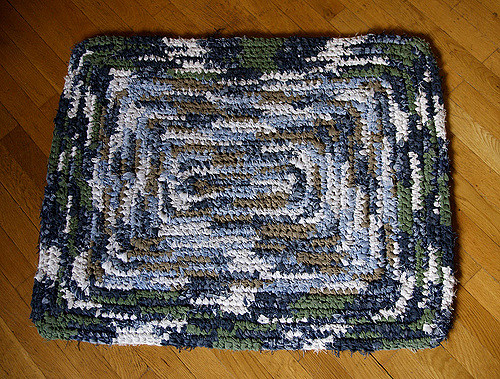 Ravelry: Rag Rug pattern by Hilary Mackin and Sue Whiting