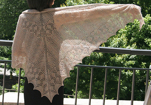 Ravelry: Feathered Wings Shawl pattern by Asami Kawa