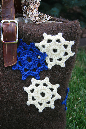 Ravelry: Snowflake Bag pattern by Marly Bird