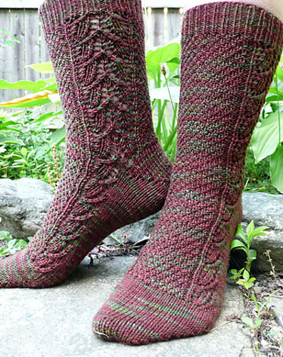 Ravelry: Pine Cones pattern by Anne Hanson