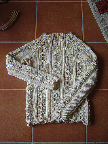 Ravelry: 559 Pull Raglan pattern by Bergère de France
