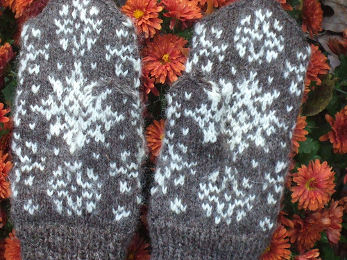 Ravelry: Snowflake Mittens pattern by Cindy Craft