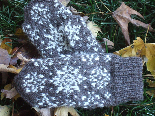 Ravelry: Snowflake Mittens pattern by Cindy Craft