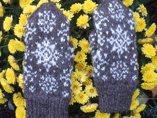 Ravelry: Snowflake Mittens pattern by Cindy Craft