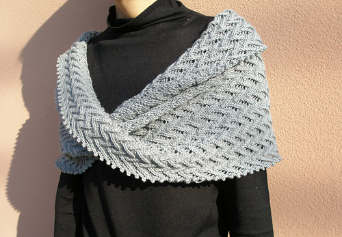 Ravelry: #87f Air Eucalyptus Möbius Shawl pattern by Etsuko Taniuchi (谷内悦子)