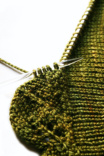 Ravelry: Cedar Leaf Shawlette pattern by Alana Dakos