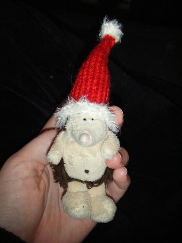 Ravelry: Tiny knitted santa hat pattern by Hattalahutta