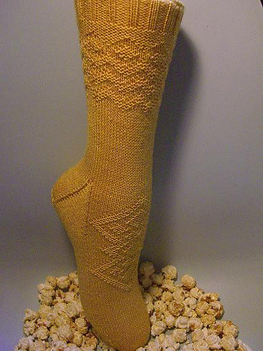 Ravelry: Sokomame Socks pattern by Claudia Eisenkolb