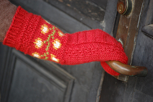 Ravelry: Anna's Mittens pattern by SpillyJane