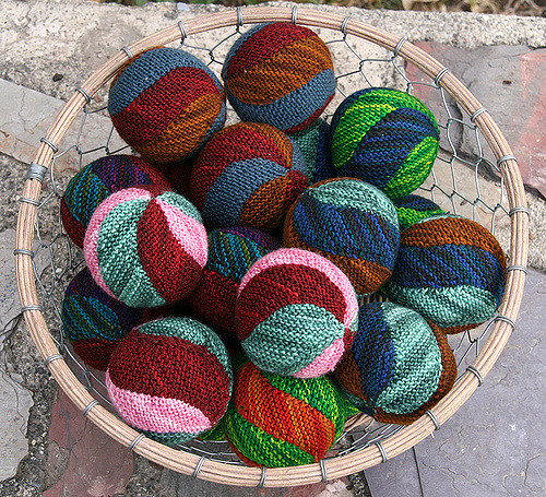 Ravelry: Toni-Suzanne's Artisan juggling balls