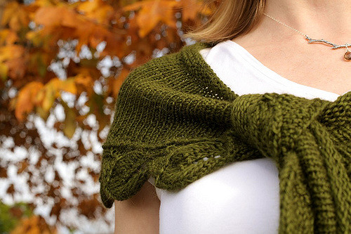 Ravelry: Cedar Leaf Shawlette pattern by Alana Dakos