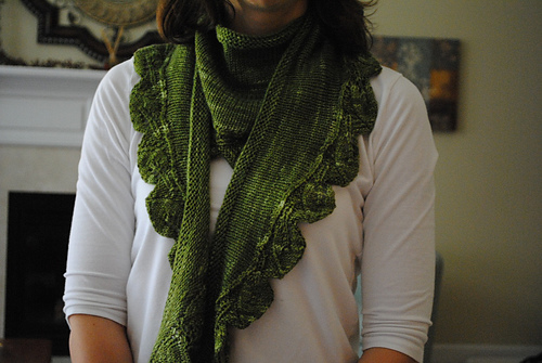 Ravelry: Cedar Leaf Shawlette pattern by Alana Dakos