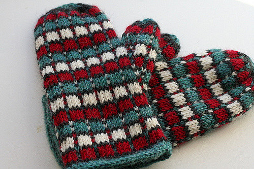 Ravelry: Helping Hands Mittens pattern by Elinor Brown