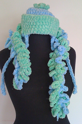 Ravelry: Girl's Hat & Boa Scarf Set pattern by Lion Brand Yarn