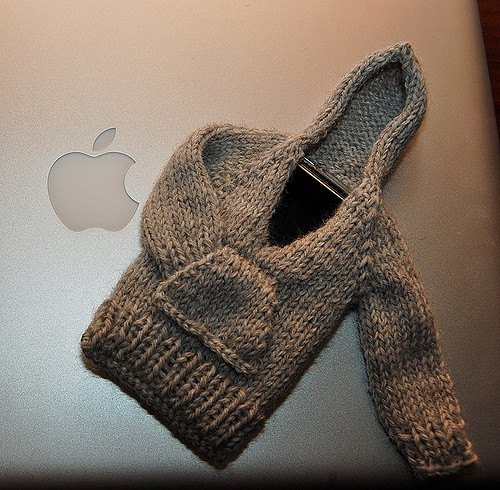 Ravelry: iPhoodie (ipod/iphone hoodie) pattern by Emily Vanek