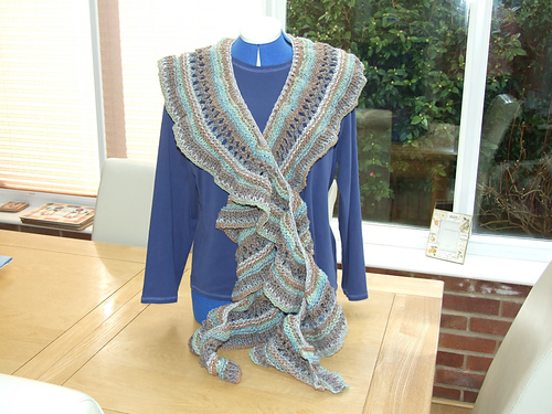 Ravelry: 28 Row Scarf pattern by Lynne Ashton
