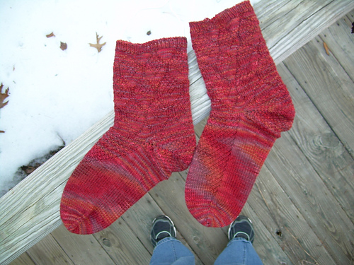 Ravelry: Pomme de pin socks pattern by Stefanina