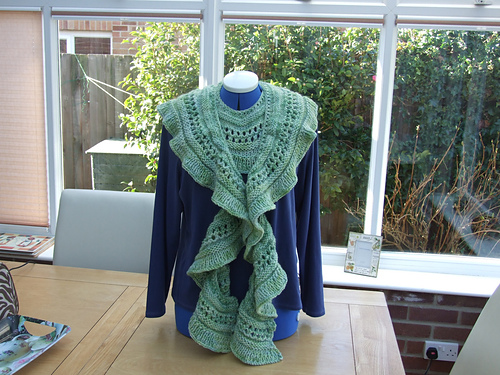 Ravelry: 28 Row Scarf pattern by Lynne Ashton